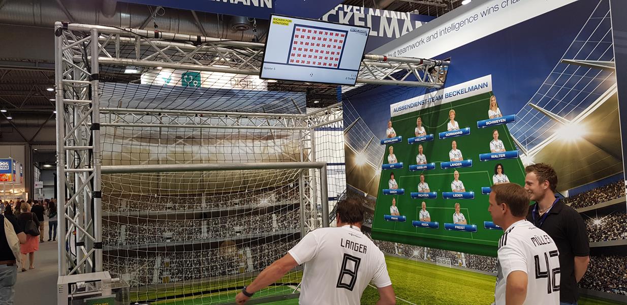 Kick-Point electronic football goal