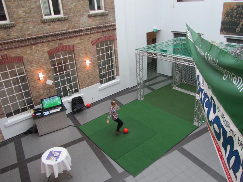 Kick-Point electronic football goal